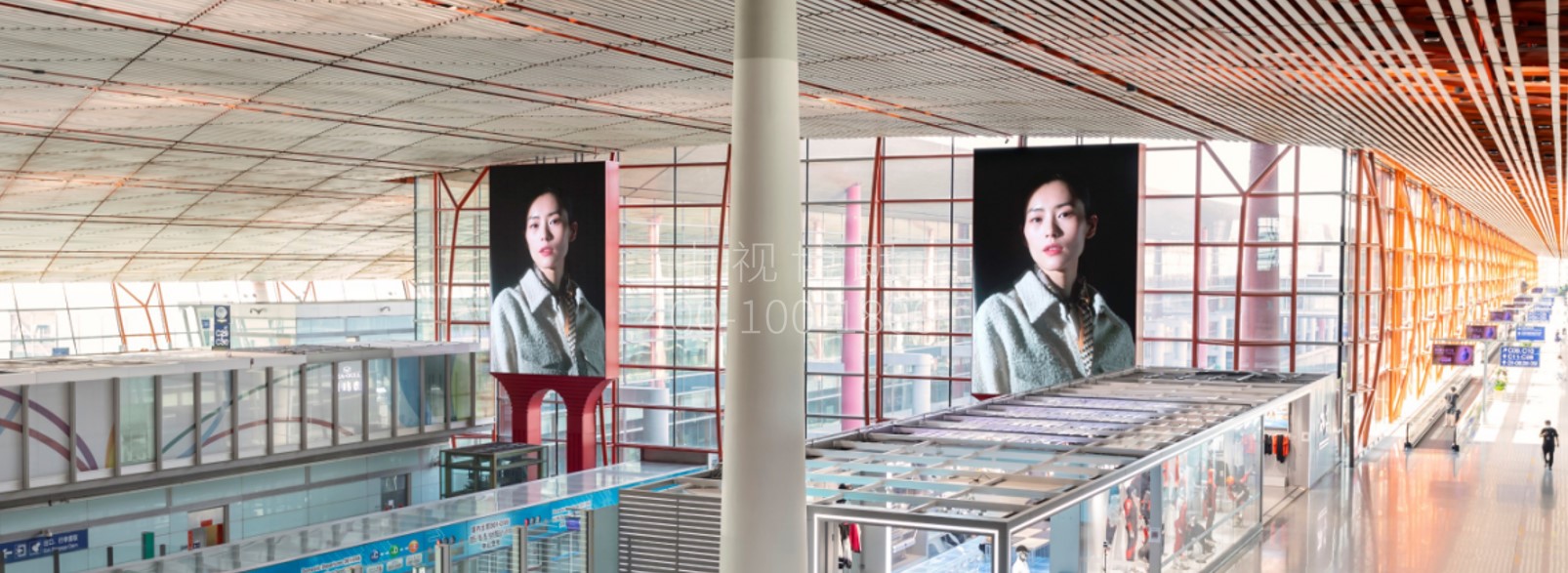 首都机场广告网-T3国际出发APM捷运站台LED屏广告